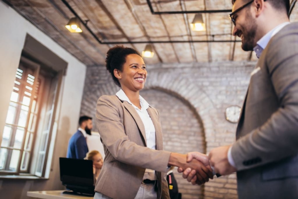 5 Key Advantages of Cross-Selling | ROI CX Solutions 5 Key Advantages of Cross-Selling | ROI CX Solutions